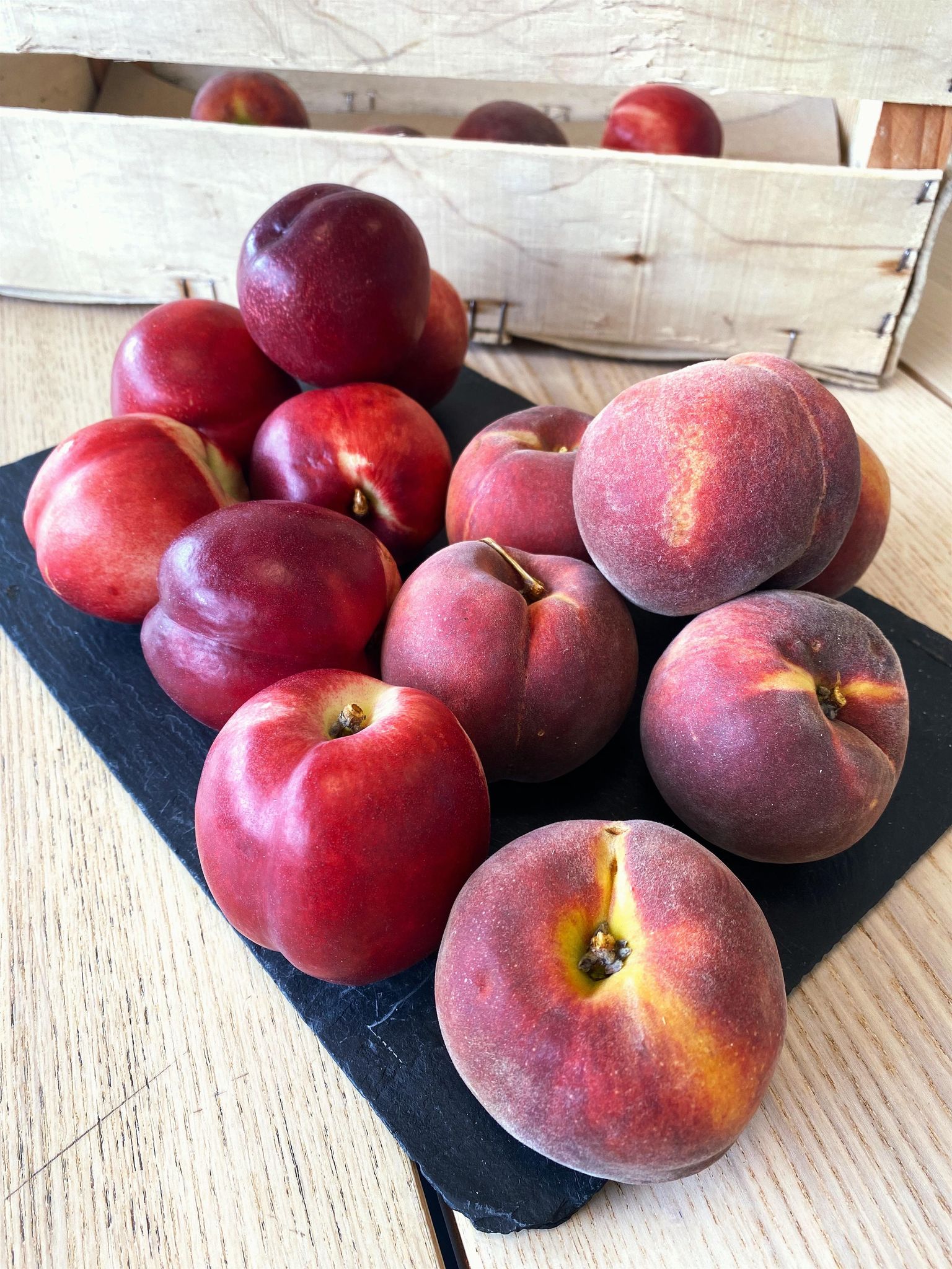 Pêches jaunes et brugnon